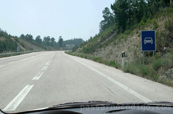 Perante este sinal não podem transitar: