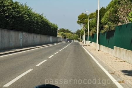 Estou obrigado a circular pelo lado direito da faixa de rodagem e o ...