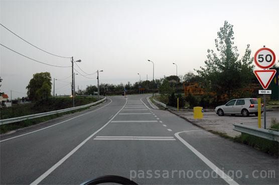 As marcas rodoviárias transversais que se encontram no pavimento chamam-se: